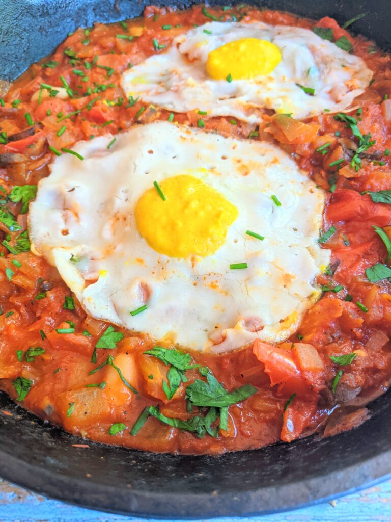 Moroccan Chakchouka with Vegan Fried Egg - Kind Cooking